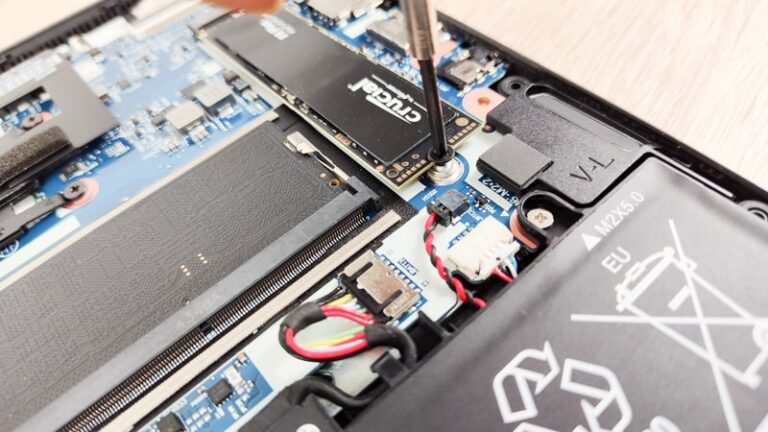 Lenovo ThinkPad E14 Gen 6の取り外しと増設 - パソコンガイド